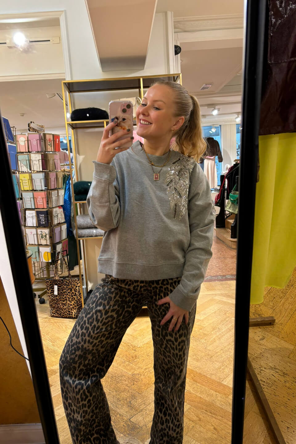 Yaseveline Strass Sweater – Sienna Goodies